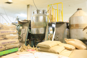 工場紹介 - 香芝市のプラスチック建築建材製造販売シンワ産業株式会社